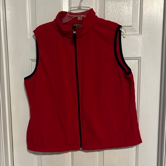 Mountain Lake | Jackets & Coats | Red Fleece Vest Very Cozy Preloved So ...